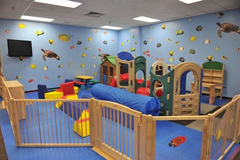 Why Baby Gate Play Areas Are Great For Keeping Kids Out Of Spaces ...